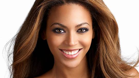 Top 10 Most Beautiful Celebrity Smiles and Pictures 2024